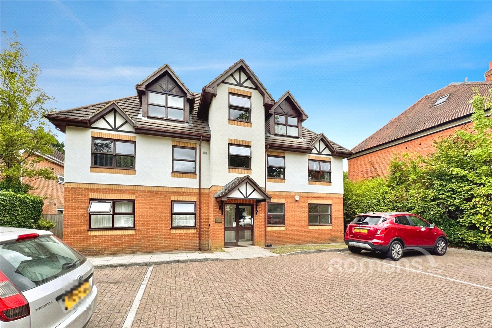 Apartment to rent in Yorktown Road, Sandhurst, GU47 | Romans